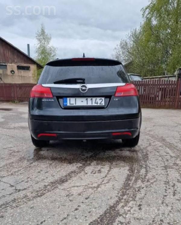 Black Opel Insignia 2010 in Gulbene, with an engine capacity of 2.00 L and mileage of 290 thousand km for 2900 €, photo 1 on AUTOMOTO.COM.LV