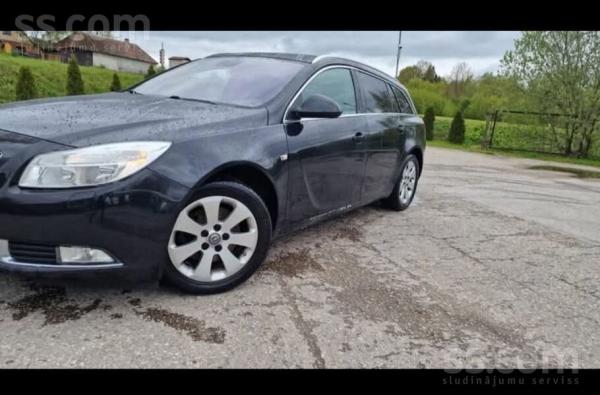 Black Opel Insignia 2010 in Gulbene, with an engine capacity of 2.00 L and mileage of 290 thousand km for 2900 €, photo 2 on AUTOMOTO.COM.LV