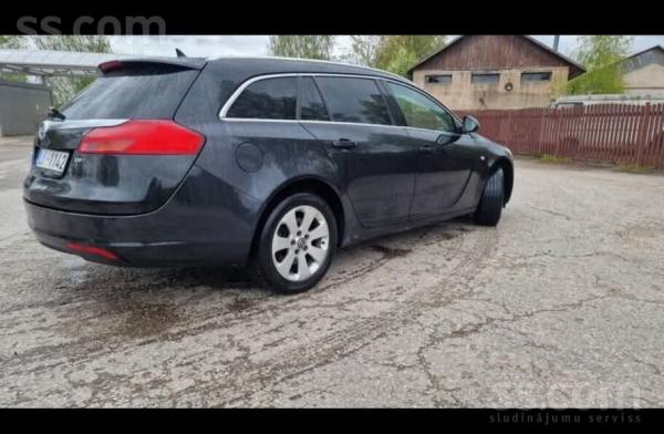 Black Opel Insignia 2010 in Gulbene, with an engine capacity of 2.00 L and mileage of 290 thousand km for 2900 €, photo 8 on AUTOMOTO.COM.LV