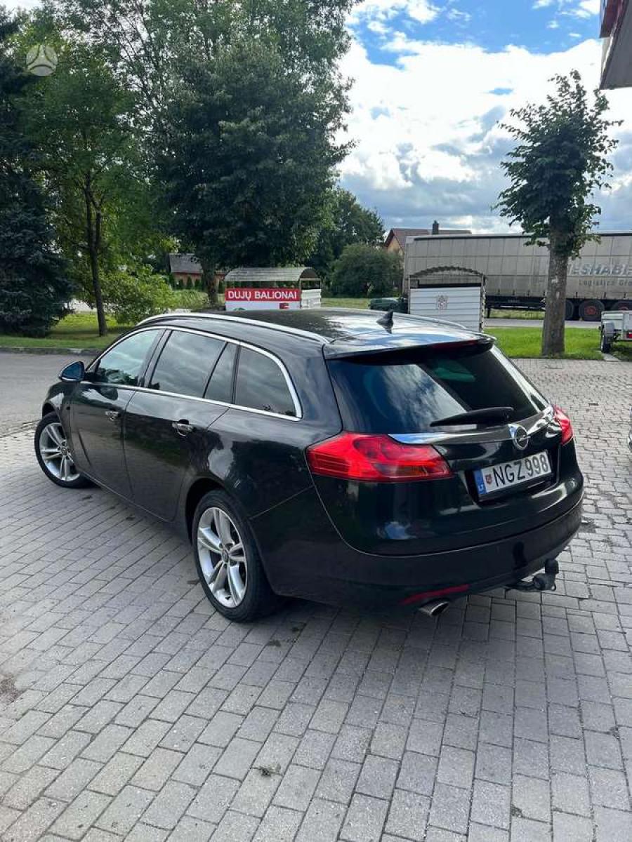 Black Opel Insignia 2010 in Vilnius, with an engine capacity of 1.96 L and mileage of 309 thousand km for 1350 €, photo 4 on AUTOMOTO.COM.LV