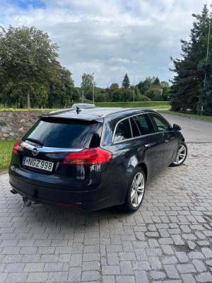 Black Opel Insignia 2010 in Vilnius, with an engine capacity of 1.96 L and mileage of 309 thousand km for 1350 €, photo 5 on AUTOMOTO.COM.LV