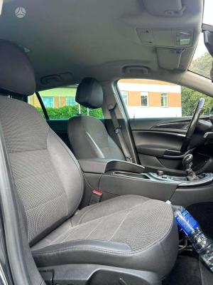 Black Opel Insignia 2010 in Vilnius, with an engine capacity of 1.96 L and mileage of 309 thousand km for 1350 €, photo 7 on AUTOMOTO.COM.LV