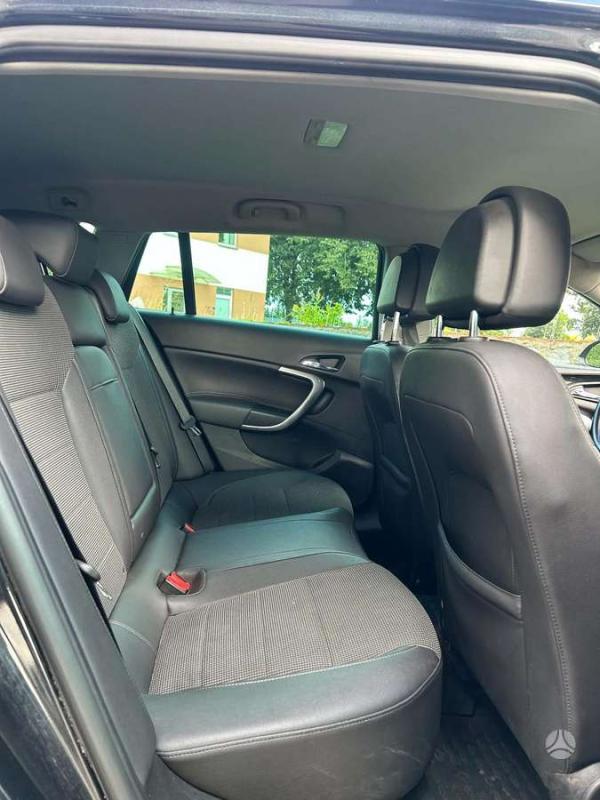 Black Opel Insignia 2010 in Vilnius, with an engine capacity of 1.96 L and mileage of 309 thousand km for 1350 €, photo 8 on AUTOMOTO.COM.LV