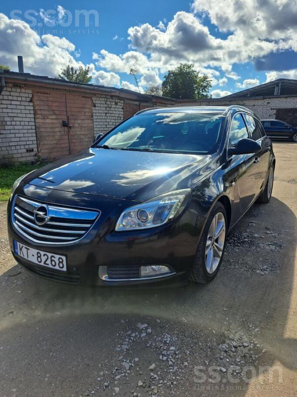 Opel Insignia 2010 in Dobele on AUTOMOTO.COM.LV Black Opel Insignia 2010 in Dobele, with an engine capacity of 2.00 L and mileage of 346 thousand km for 2500 €, photo 3 on AUTOMOTO.COM.LV