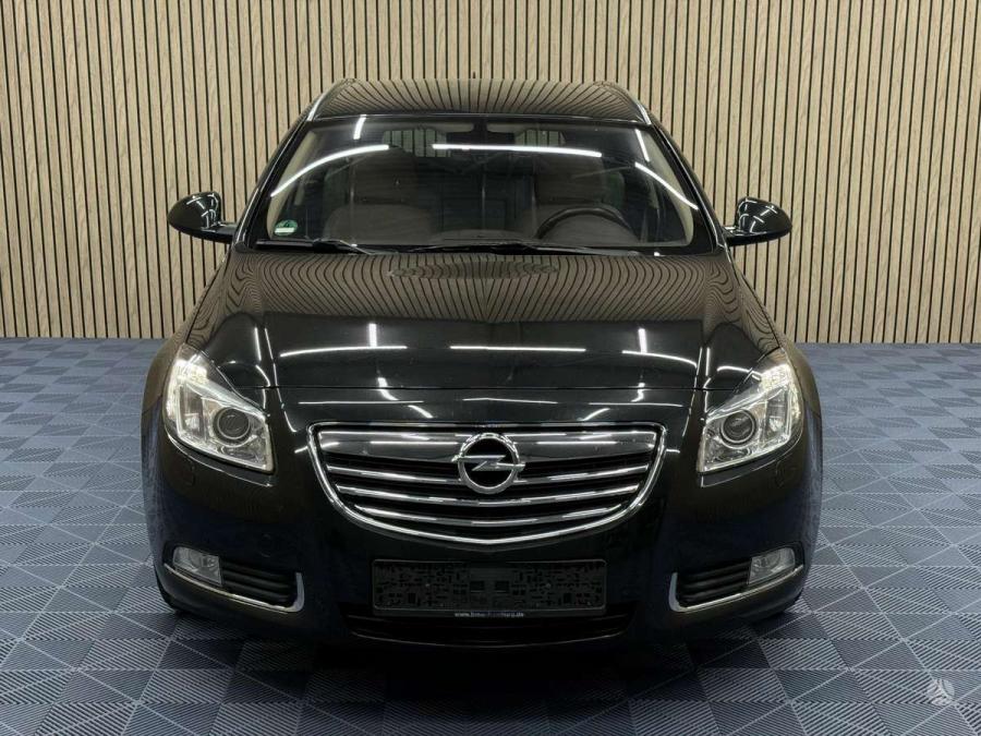 Black Opel Insignia 2010 in Marijampole, with an engine capacity of 1.96 L and mileage of 294 thousand km for 3900 €, photo 4 on AUTOMOTO.COM.LV