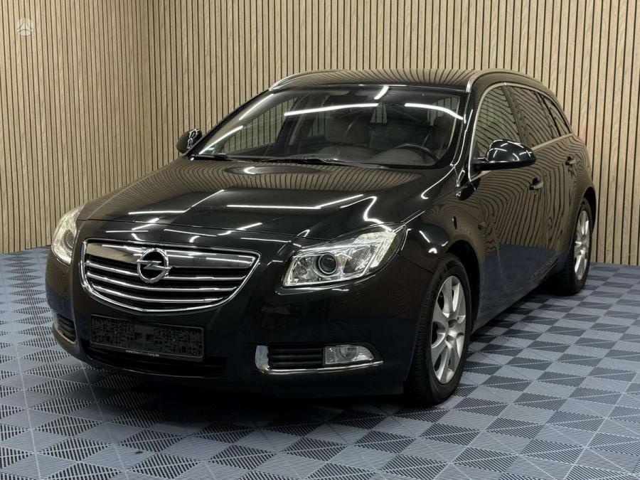 Black Opel Insignia 2010 in Marijampole, with an engine capacity of 1.96 L and mileage of 294 thousand km for 3900 €, photo 5 on AUTOMOTO.COM.LV