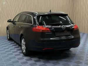 Black Opel Insignia 2010 in Marijampole, with an engine capacity of 1.96 L and mileage of 294 thousand km for 3900 €, photo 6 on AUTOMOTO.COM.LV
