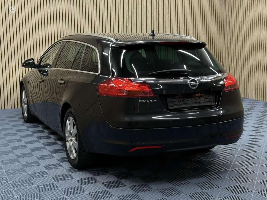 Black Opel Insignia 2010 in Marijampole, with an engine capacity of 1.96 L and mileage of 294 thousand km for 3900 €, photo 6 on AUTOMOTO.COM.LV