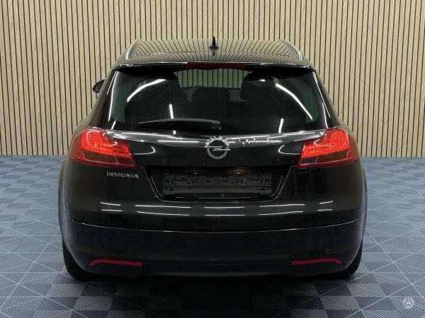 Black Opel Insignia 2010 in Marijampole, with an engine capacity of 1.96 L and mileage of 294 thousand km for 3900 €, photo 7 on AUTOMOTO.COM.LV