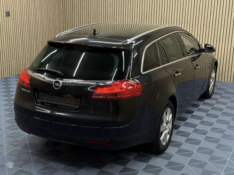 Black Opel Insignia 2010 in Marijampole, with an engine capacity of 1.96 L and mileage of 294 thousand km for 3900 €, photo 12 on AUTOMOTO.COM.LV