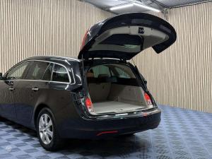 Black Opel Insignia 2010 in Marijampole, with an engine capacity of 1.96 L and mileage of 294 thousand km for 3900 €, photo 13 on AUTOMOTO.COM.LV