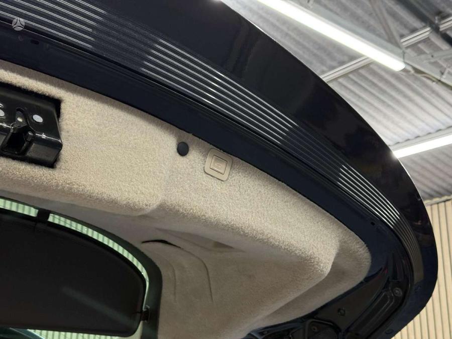 Black Opel Insignia 2010 in Marijampole, with an engine capacity of 1.96 L and mileage of 294 thousand km for 3900 €, photo 15 on AUTOMOTO.COM.LV