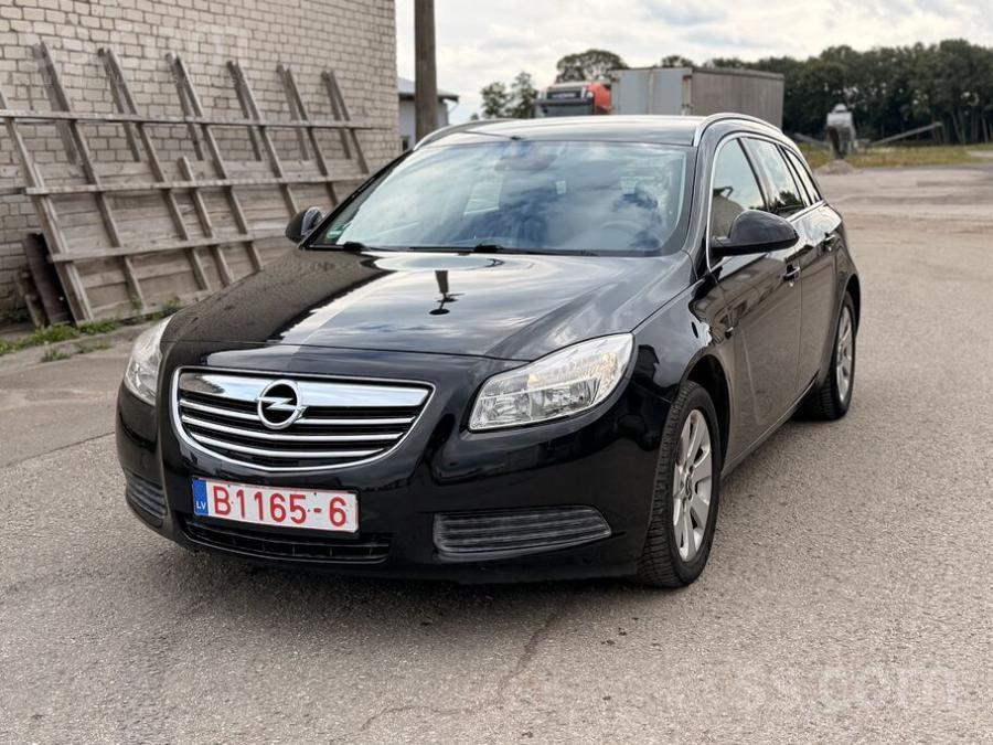 Black Opel Insignia 2010 in Liepaja, with an engine capacity of 2.00 L and mileage of 242 thousand km for 3200 €, photo 1 on AUTOMOTO.COM.LV