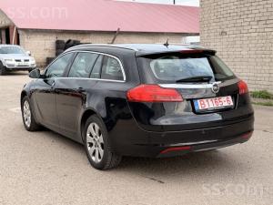 Black Opel Insignia 2010 in Liepaja, with an engine capacity of 2.00 L and mileage of 242 thousand km for 3200 €, photo 4 on AUTOMOTO.COM.LV
