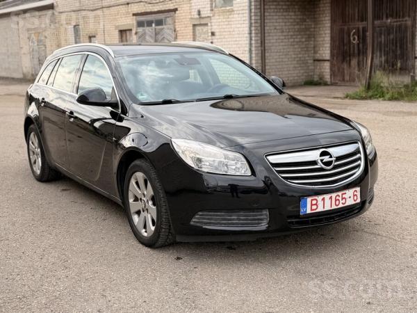 Opel Insignia 2010 in Liepaja on AUTOMOTO.COM.LV Black Opel Insignia 2010 in Liepaja, with an engine capacity of 2.00 L and mileage of 242 thousand km for 3200 €, photo 7 on AUTOMOTO.COM.LV