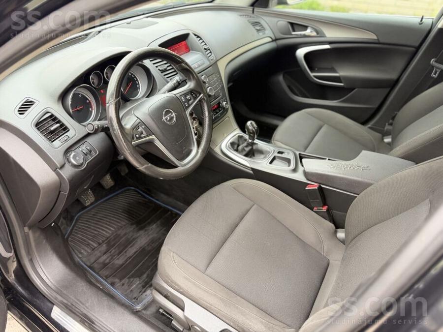 Black Opel Insignia 2010 in Liepaja, with an engine capacity of 2.00 L and mileage of 242 thousand km for 3200 €, photo 8 on AUTOMOTO.COM.LV