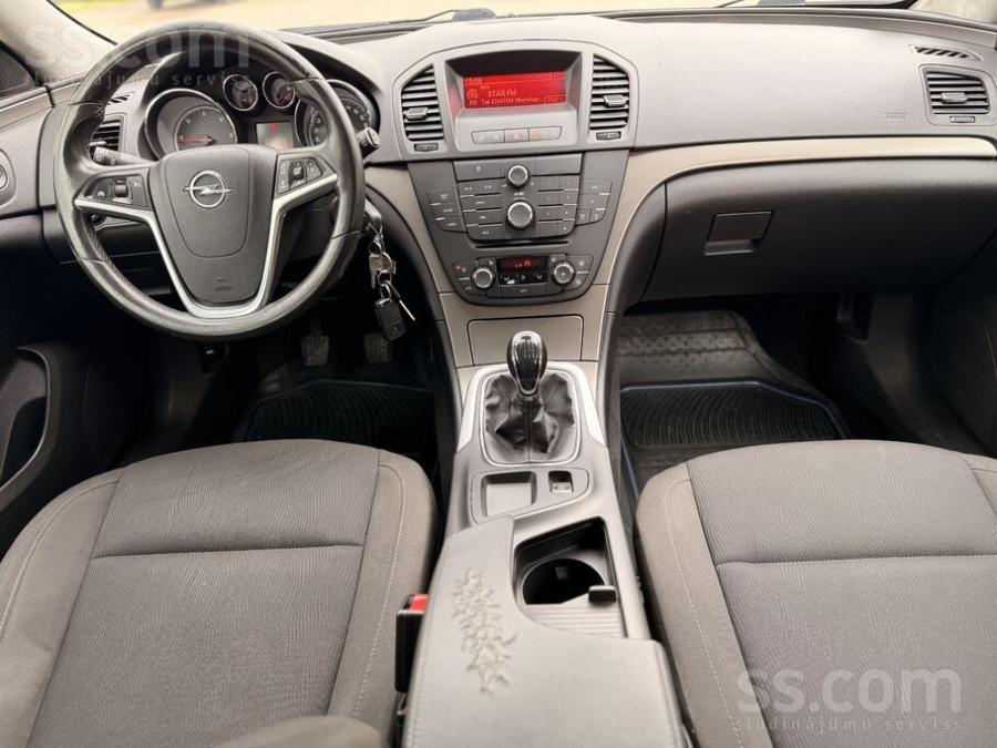 Black Opel Insignia 2010 in Liepaja, with an engine capacity of 2.00 L and mileage of 242 thousand km for 3200 €, photo 11 on AUTOMOTO.COM.LV