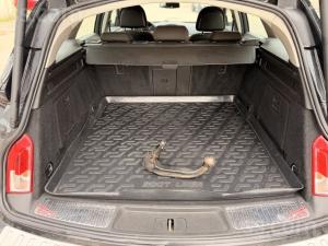 Black Opel Insignia 2010 in Liepaja, with an engine capacity of 2.00 L and mileage of 242 thousand km for 3200 €, photo 12 on AUTOMOTO.COM.LV