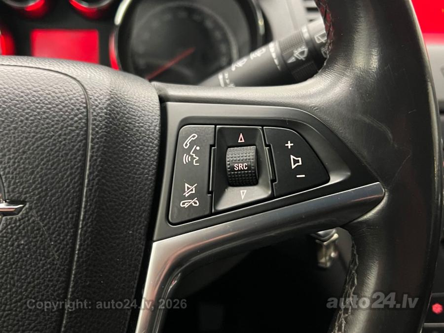 Melns Opel Insignia 2010 Pērnava, ar dzinēja tilpumu 2.00 L un nobraukumu 380 tūkst. km par 2490 €, foto 16 vietnē AUTOMOTO.COM.LV
