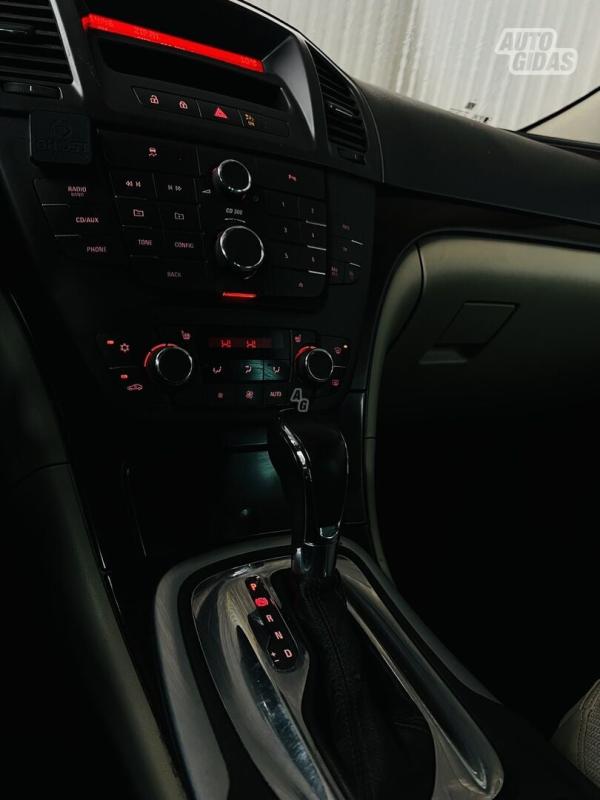Black Opel Insignia 2010 in Marijampole, with an engine capacity of 2.00 L and mileage of 346 thousand km for 1750 €, photo 8 on AUTOMOTO.COM.LV