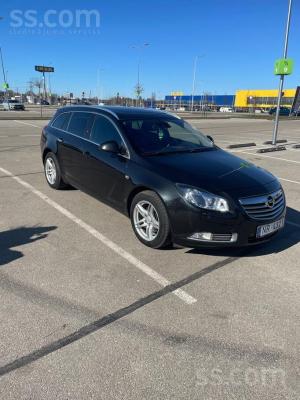 Black Opel Insignia 2011 in Riga, with an engine capacity of 2.00 L and mileage of 265 thousand km for 2650 €, photo 1 on AUTOMOTO.COM.LV