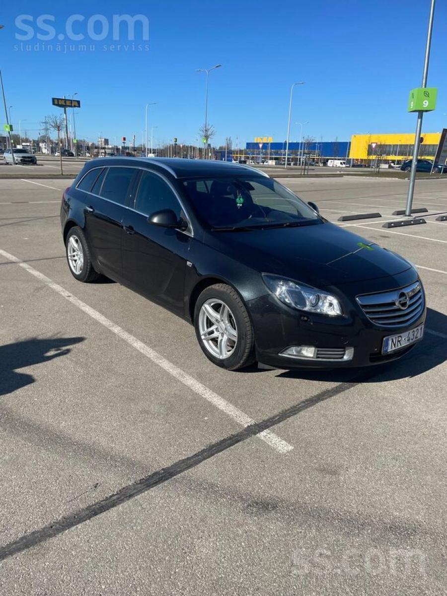 Black Opel Insignia 2011 in Riga, with an engine capacity of 2.00 L and mileage of 265 thousand km for 2650 €, photo 1 on AUTOMOTO.COM.LV