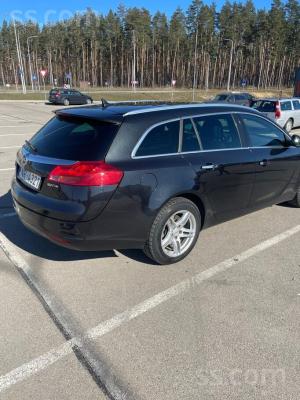 Black Opel Insignia 2011 in Riga, with an engine capacity of 2.00 L and mileage of 265 thousand km for 2650 €, photo 2 on AUTOMOTO.COM.LV