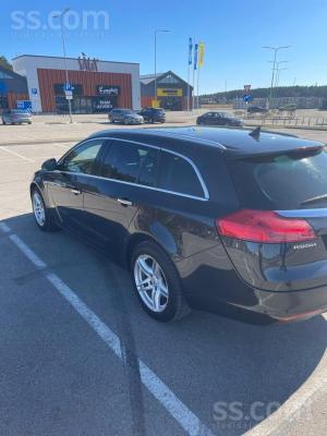 Black Opel Insignia 2011 in Riga, with an engine capacity of 2.00 L and mileage of 265 thousand km for 2650 €, photo 4 on AUTOMOTO.COM.LV