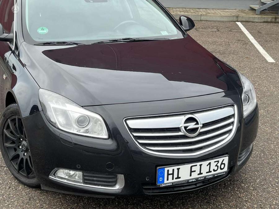 Black Opel Insignia 2011 in Kaunas, with an engine capacity of 1.96 L and mileage of 253 thousand km for 2950 €, photo 1 on AUTOMOTO.COM.LV