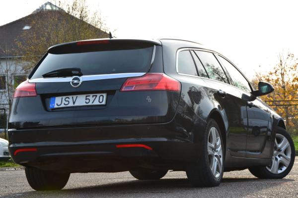 Black Opel Insignia 2011 in Klaipeda, with an engine capacity of 2.00 L and mileage of 286 thousand km for 3000 €, photo 3 on AUTOMOTO.COM.LV