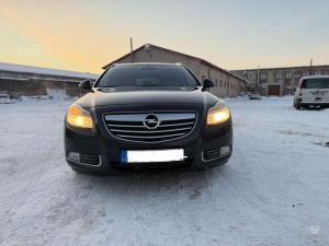 Black Opel Insignia 2011 in Kaunas, with an engine capacity of 1.96 L and mileage of 322 thousand km for 2499 €, photo 2 on AUTOMOTO.COM.LV