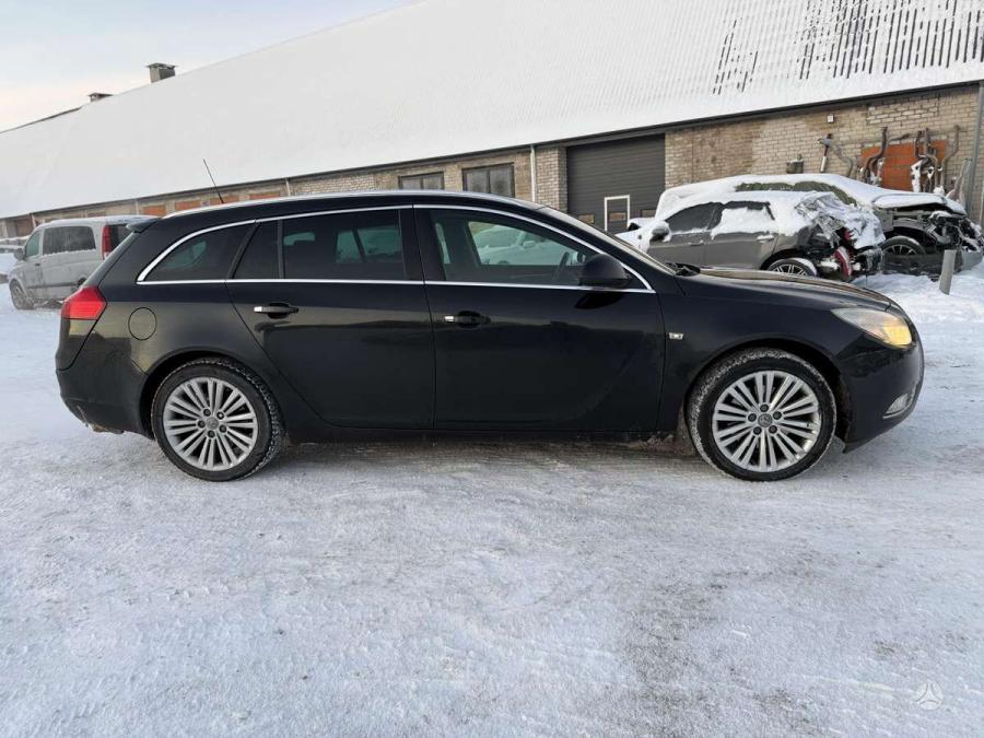 Black Opel Insignia 2011 in Kaunas, with an engine capacity of 1.96 L and mileage of 322 thousand km for 2499 €, photo 8 on AUTOMOTO.COM.LV