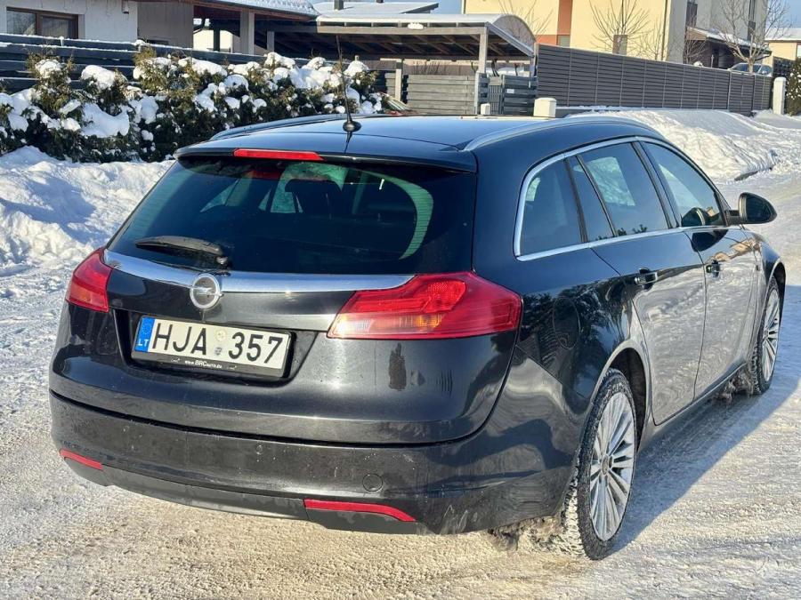 Black Opel Insignia 2011 in Vilnius, with an engine capacity of 1.96 L and mileage of 320 thousand km for 2900 €, photo 5 on AUTOMOTO.COM.LV