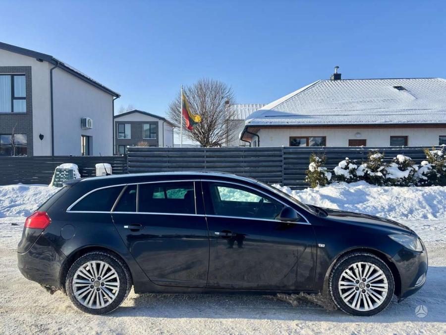 Black Opel Insignia 2011 in Vilnius, with an engine capacity of 1.96 L and mileage of 320 thousand km for 2900 €, photo 6 on AUTOMOTO.COM.LV