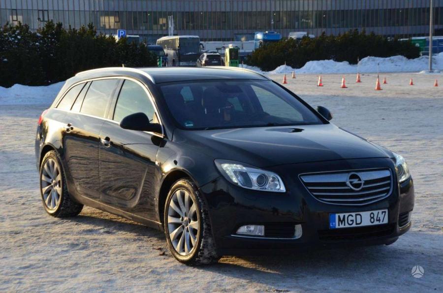 Black Opel Insignia 2011 in Siauliai, with an engine capacity of 1.96 L and mileage of 251 thousand km for 3200 €, photo 1 on AUTOMOTO.COM.LV