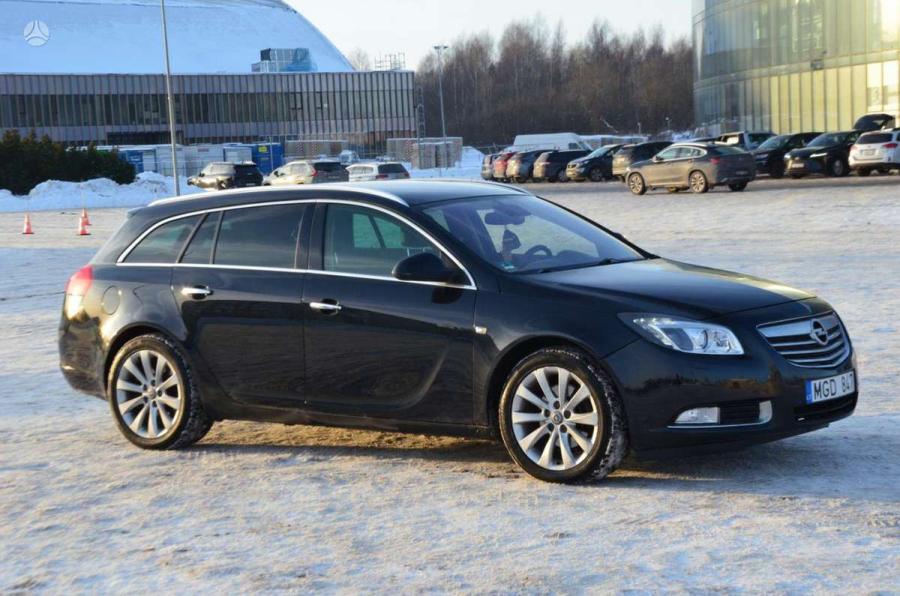 Black Opel Insignia 2011 in Siauliai, with an engine capacity of 1.96 L and mileage of 251 thousand km for 3200 €, photo 2 on AUTOMOTO.COM.LV