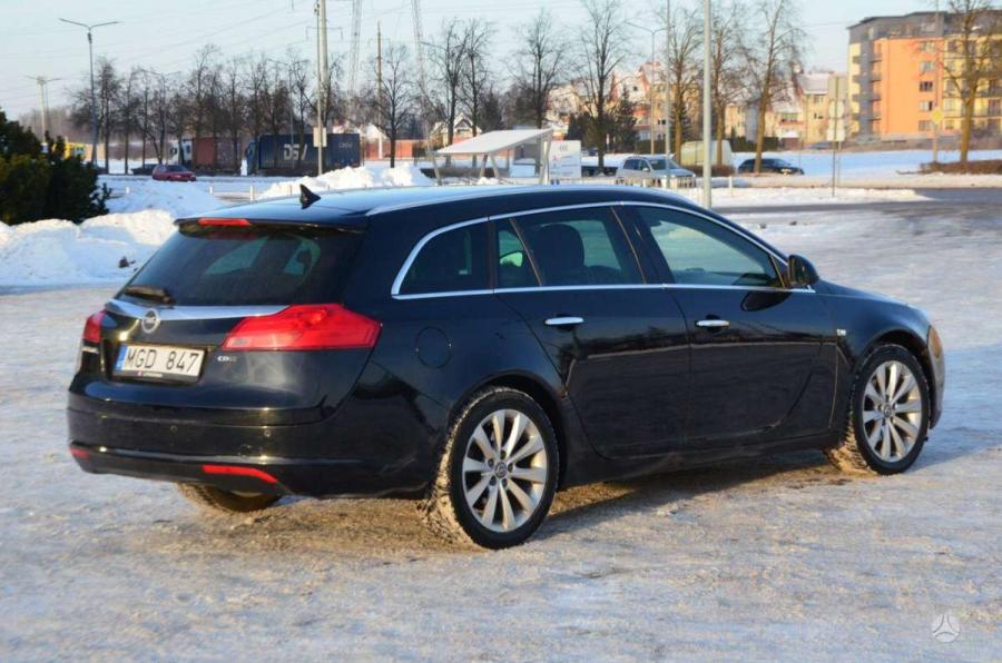 Black Opel Insignia 2011 in Siauliai, with an engine capacity of 1.96 L and mileage of 251 thousand km for 3200 €, photo 7 on AUTOMOTO.COM.LV