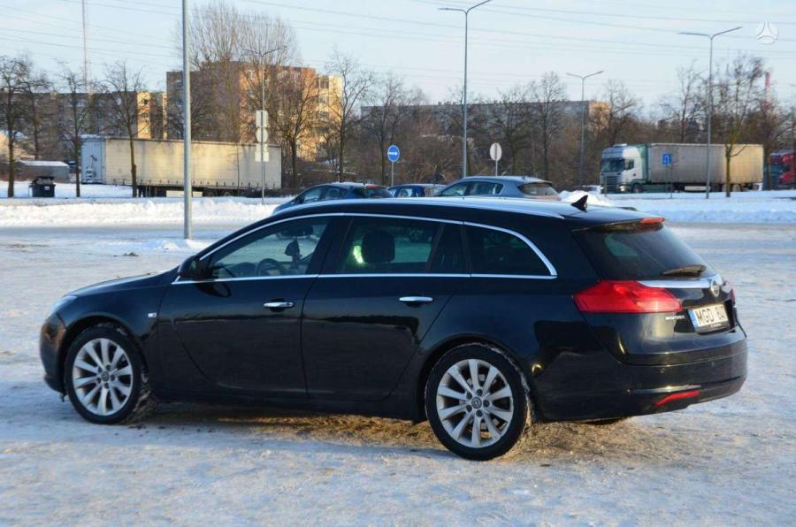 Black Opel Insignia 2011 in Siauliai, with an engine capacity of 1.96 L and mileage of 251 thousand km for 3200 €, photo 12 on AUTOMOTO.COM.LV