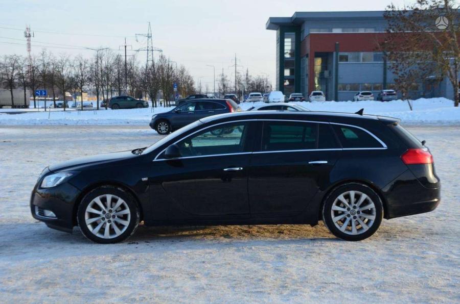 Black Opel Insignia 2011 in Siauliai, with an engine capacity of 1.96 L and mileage of 251 thousand km for 3200 €, photo 13 on AUTOMOTO.COM.LV