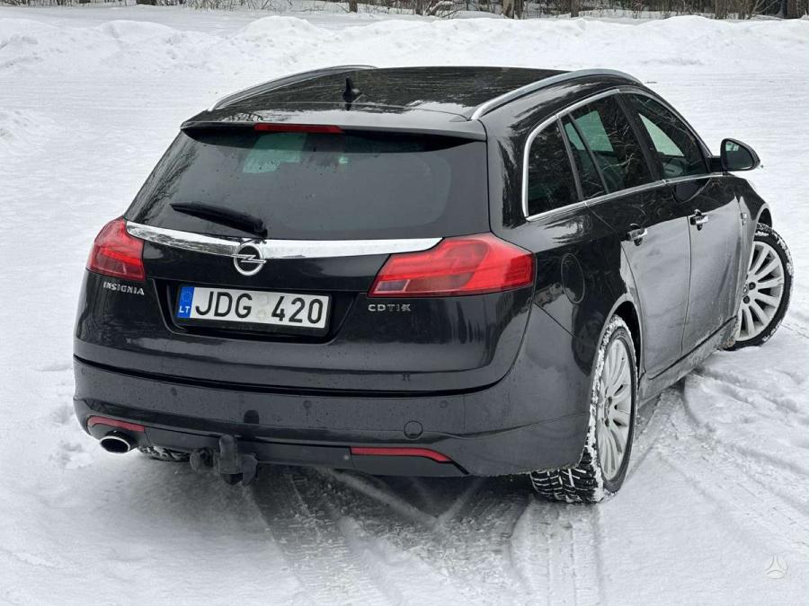 Black Opel Insignia 2011 in Vilnius, with an engine capacity of 1.96 L and mileage of 322 thousand km for 3300 €, photo 8 on AUTOMOTO.COM.LV