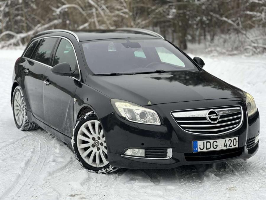 Black Opel Insignia 2011 in Vilnius, with an engine capacity of 1.96 L and mileage of 322 thousand km for 2800 €, photo 1 on AUTOMOTO.COM.LV