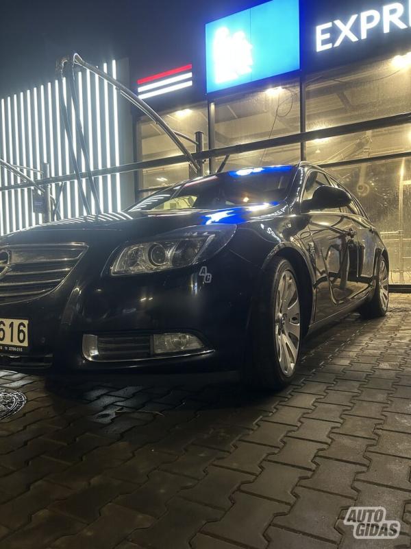 Black Opel Insignia 2011 in Vilnius, with an engine capacity of 2.00 L and mileage of 417 thousand km for 4500 €, photo 3 on AUTOMOTO.COM.LV