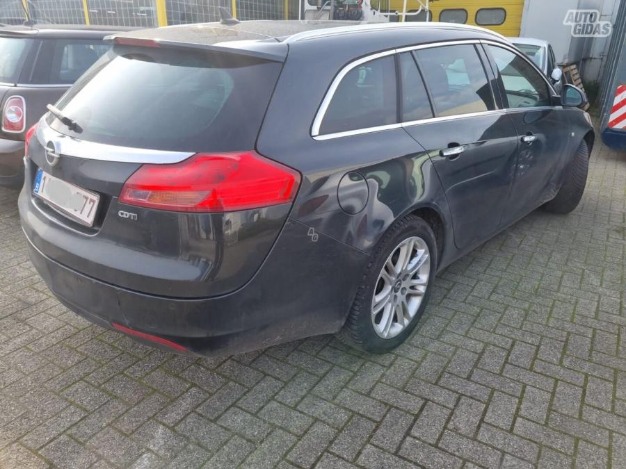 Black Opel Insignia 2011 in Vilnius, with an engine capacity of 2.00 L and mileage of 230 thousand km for 3299 €, photo 3 on AUTOMOTO.COM.LV