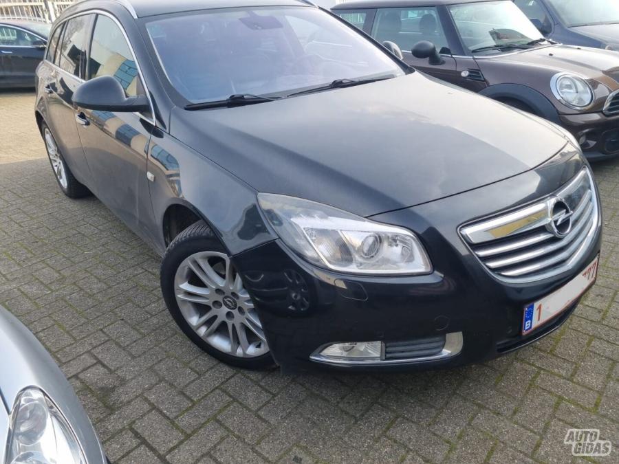 Black Opel Insignia 2011 in Vilnius, with an engine capacity of 2.00 L and mileage of 230 thousand km for 3299 €, photo 4 on AUTOMOTO.COM.LV