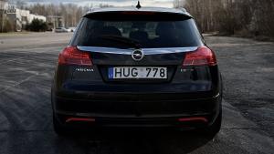 Black Opel Insignia 2011 in Siauliai, with an engine capacity of 2.00 L and mileage of 250 thousand km for 2650 €, photo 6 on AUTOMOTO.COM.LV