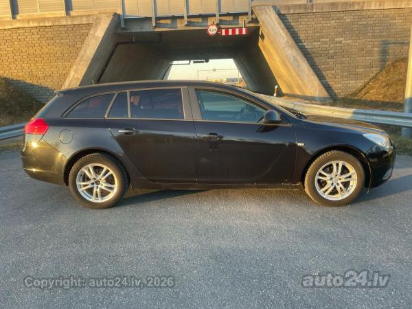 Black Opel Insignia 2011 in Tallinn, with an engine capacity of 2.00 L and mileage of 363 thousand km for 3399 €, photo 4 on AUTOMOTO.COM.LV