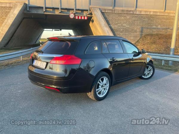 Black Opel Insignia 2011 in Tallinn, with an engine capacity of 2.00 L and mileage of 363 thousand km for 3399 €, photo 5 on AUTOMOTO.COM.LV