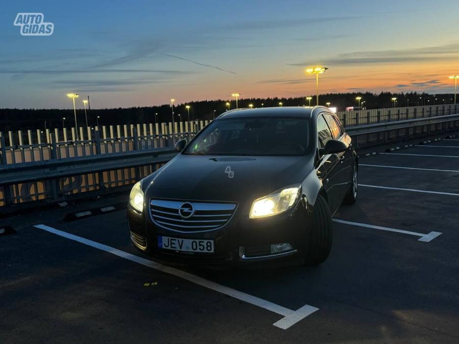 Black Opel Insignia 2011 in Vilnius, with an engine capacity of 2.00 L and mileage of 340 thousand km for 3500 €, photo 1 on AUTOMOTO.COM.LV