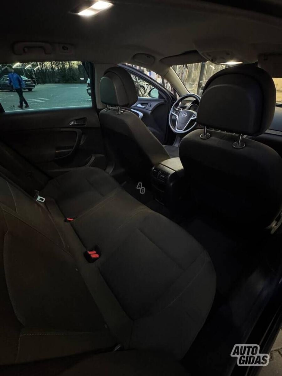 Black Opel Insignia 2011 in Vilnius, with an engine capacity of 2.00 L and mileage of 340 thousand km for 3500 €, photo 11 on AUTOMOTO.COM.LV