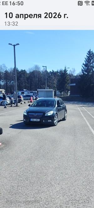 Melns Opel Insignia 2011 Tallina, ar dzinēja tilpumu 2.00 L un nobraukumu 240 tūkst. km par 3000 €, foto 3 vietnē AUTOMOTO.COM.LV